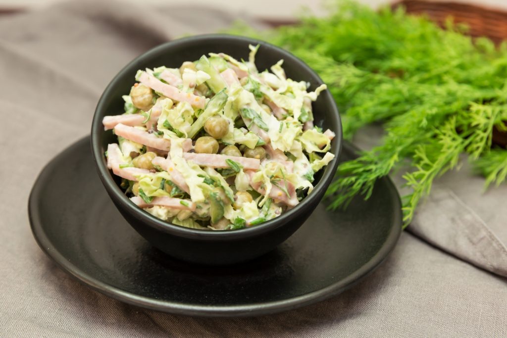 Salat mit Pekinger Kohl und Schinken - 8 Rezepte
