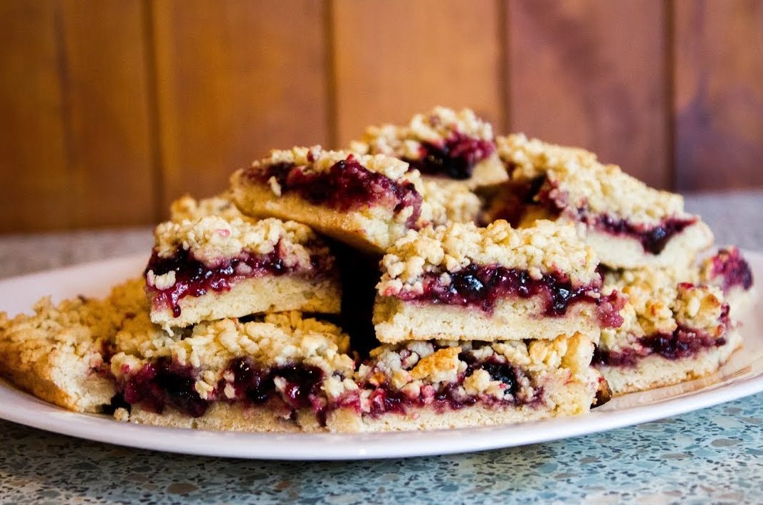 Pie with jam in a slow cooker - 10 recipes in haste