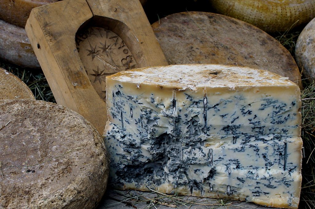 Dor blue (Dorblu, Dorblu) - blue cheese: benefits, calories, with what ...