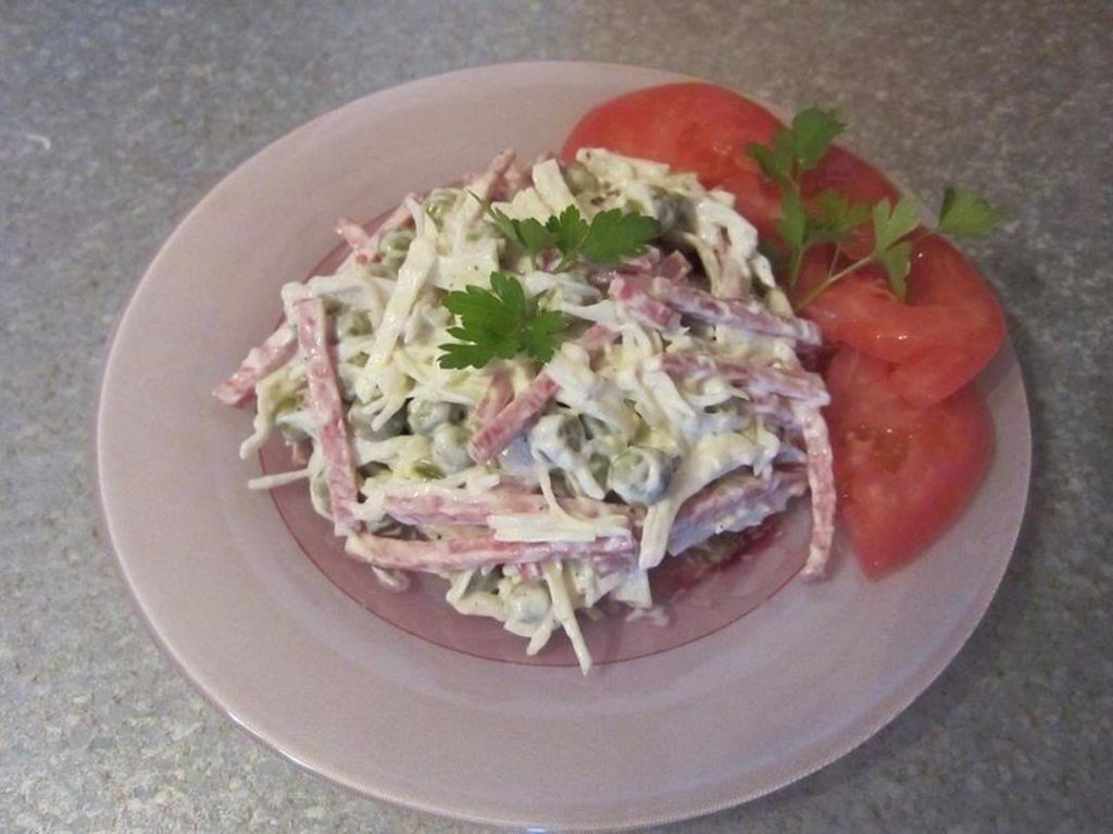 Salat mit Kohl und geräucherter Wurst - 7 Rezepte